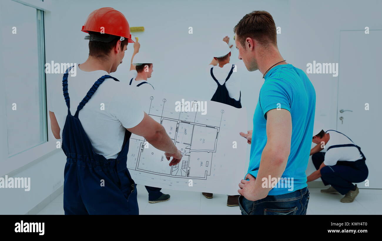 Architect and client discussing the plan of the building Stock Photo ...