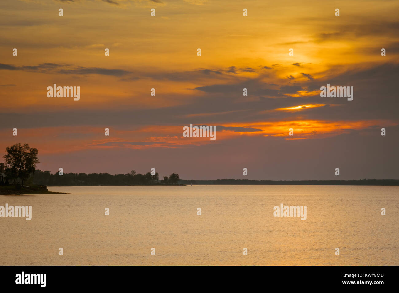 OTTAWA, ONTARIO / CANADA - SUNSET AT OTTAWA RIVER. GATENAU VIEW Stock ...