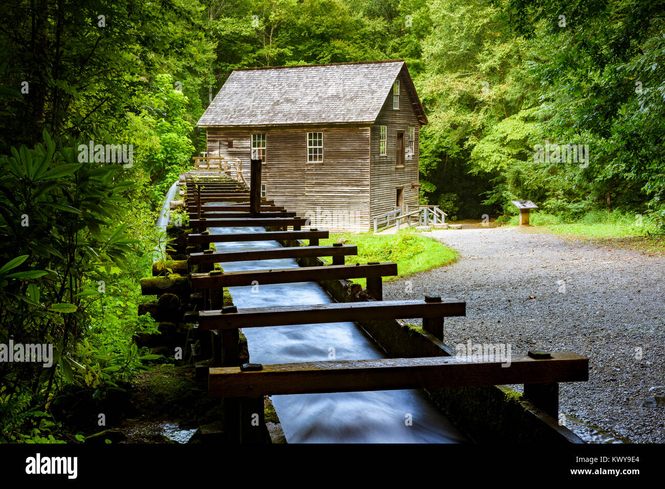 Destination smoky mountains hi-res stock photography and images - Alamy