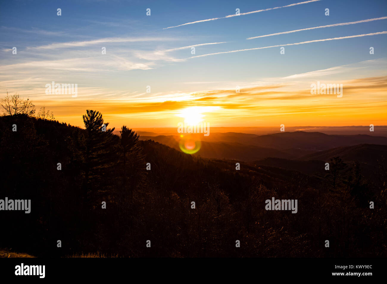 Lens flare sunrise hi-res stock photography and images - Alamy