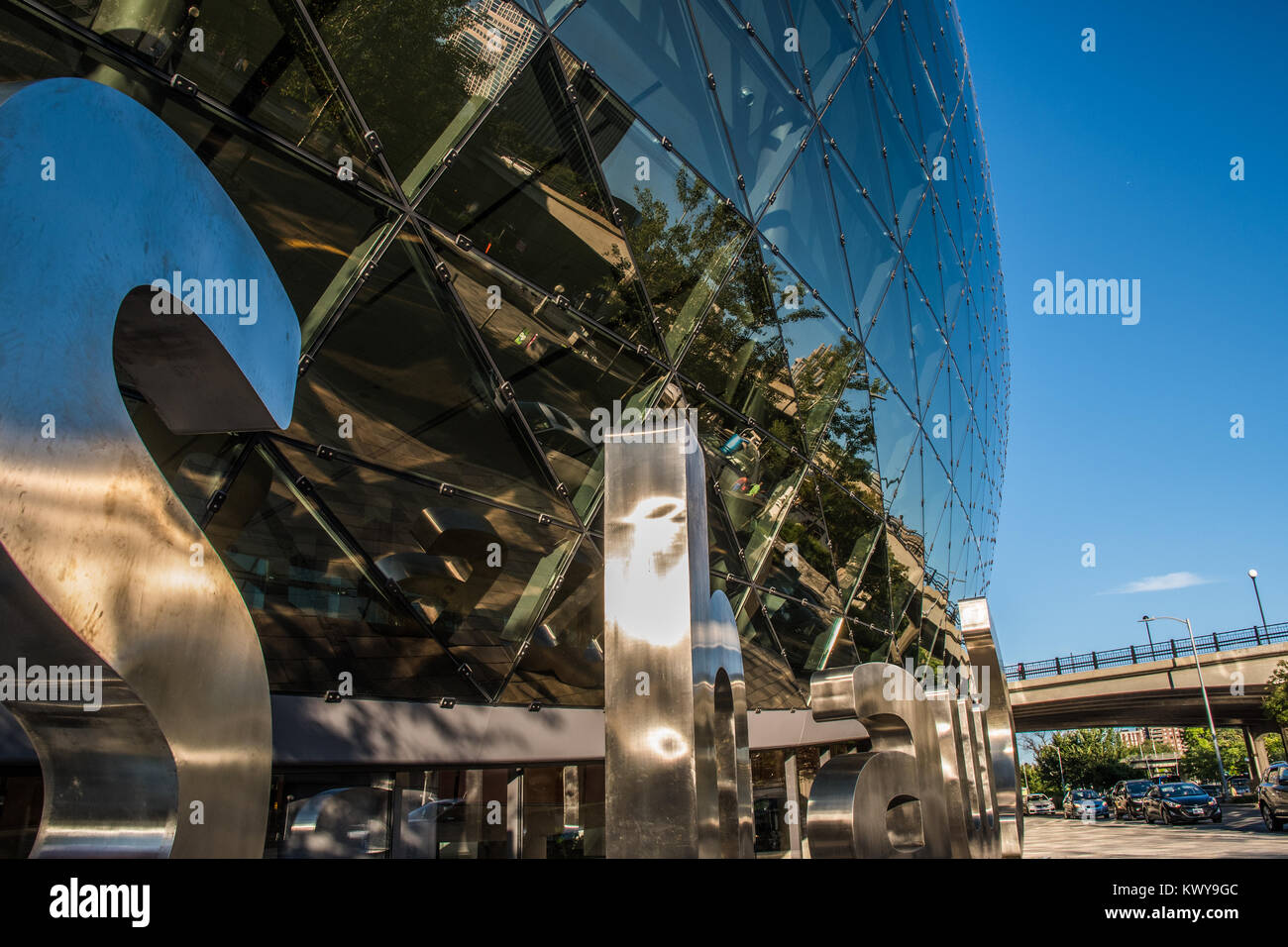 OTTAWA, ONTARIO / CANADA - URBAN LANDSCAPE. REFLECTIONS IN GLASS WALL ...