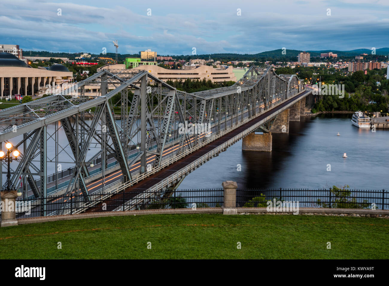 OTTAWA, ONTARIO / CANADA - ALEXANDRA BRIDGE ACROSS OTTAWA RIVER IN THE ...