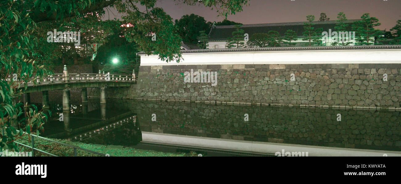 Tokyo, Japan Imperial Palace outer moat at night Stock Photo - Alamy