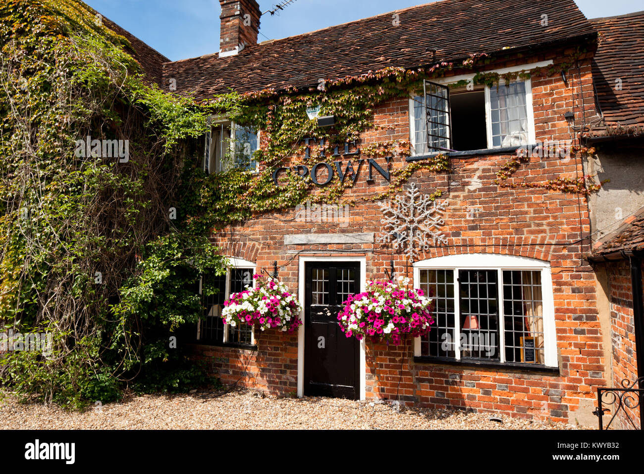 Crown pub penn hi-res stock photography and images - Alamy