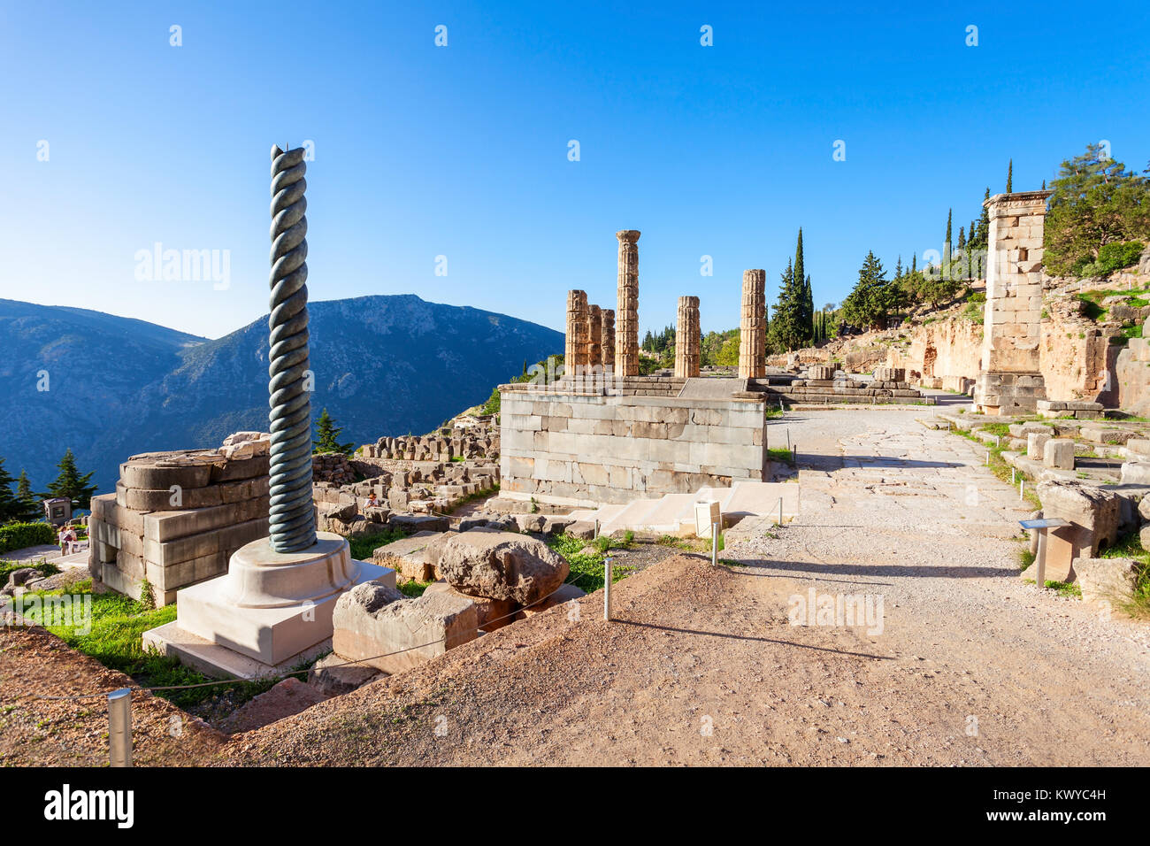 Serpent column delphi hi-res stock photography and images - Alamy