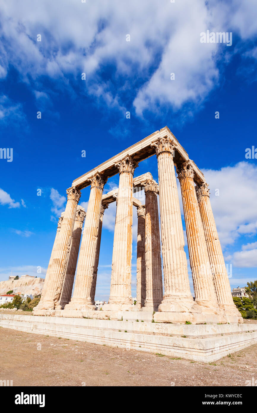 Colossal classical doric columns hi-res stock photography and images ...