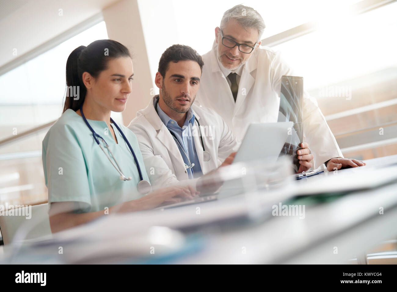 Medical team hospital checking hi-res stock photography and images - Alamy