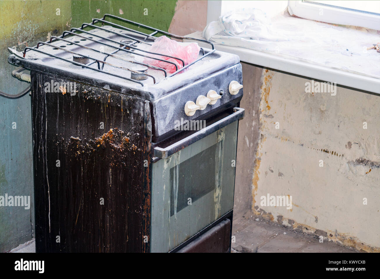 Old dirty gas stove in an abandoned state Stock Photo - Alamy