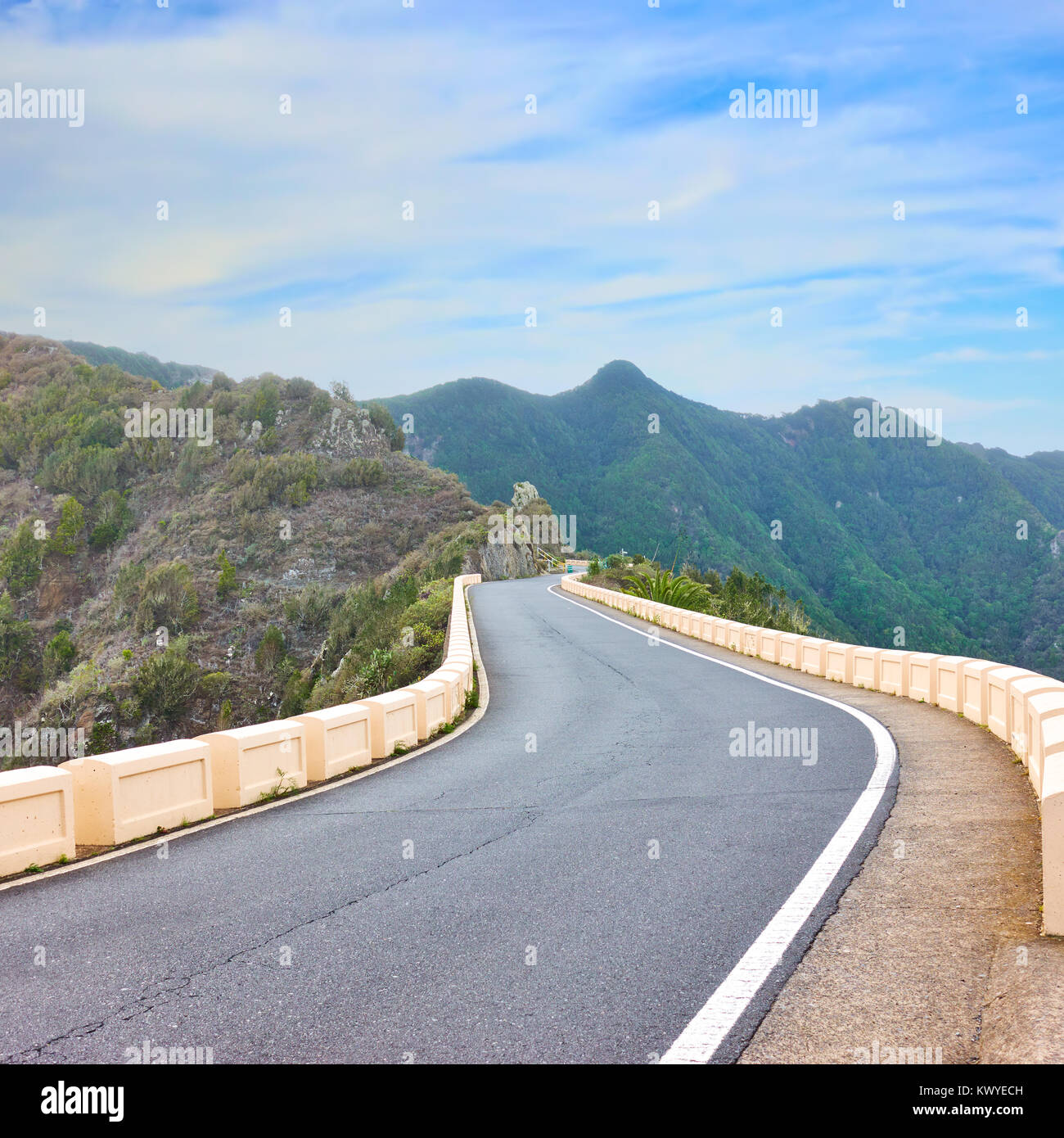 Meandering road hi-res stock photography and images - Alamy
