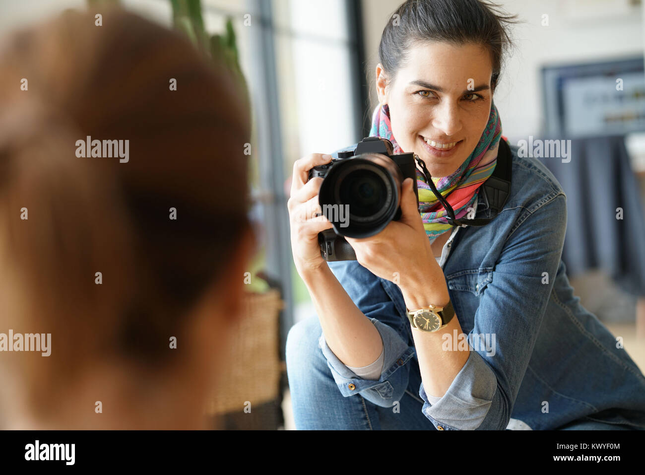 Photographer in private house taking picture of model Stock Photo - Alamy
