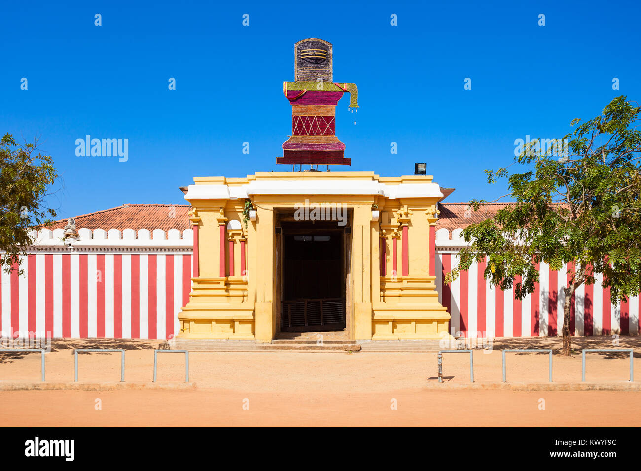 Munneswaram temple is an important regional Hindu temple complex in Sri ...