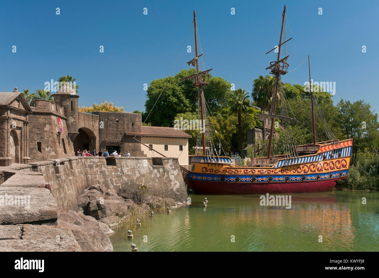 Spanish galleon tourist attraction hi-res stock photography and images ...