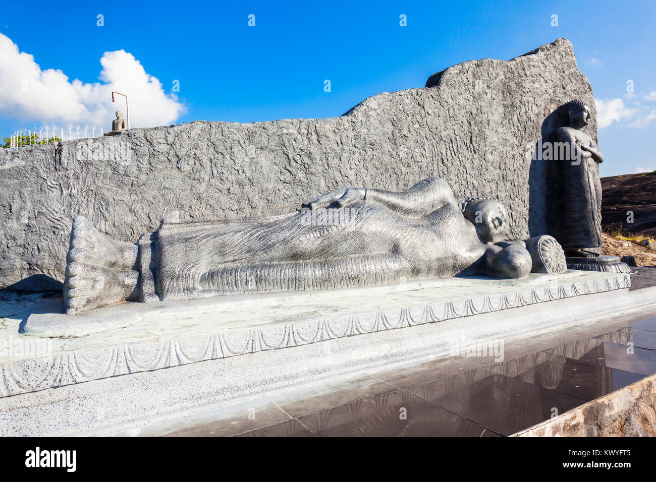 Buddha monument and statue at the Buddangala Rajamaha Viharaya Temple ...