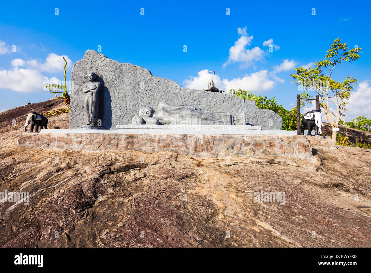 Buddha monument and statue at the Buddangala Rajamaha Viharaya Temple ...