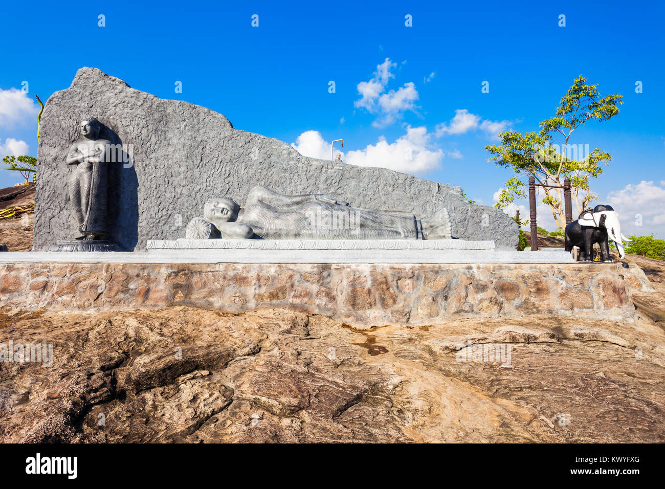 Buddha monument and statue at the Buddangala Rajamaha Viharaya Temple ...
