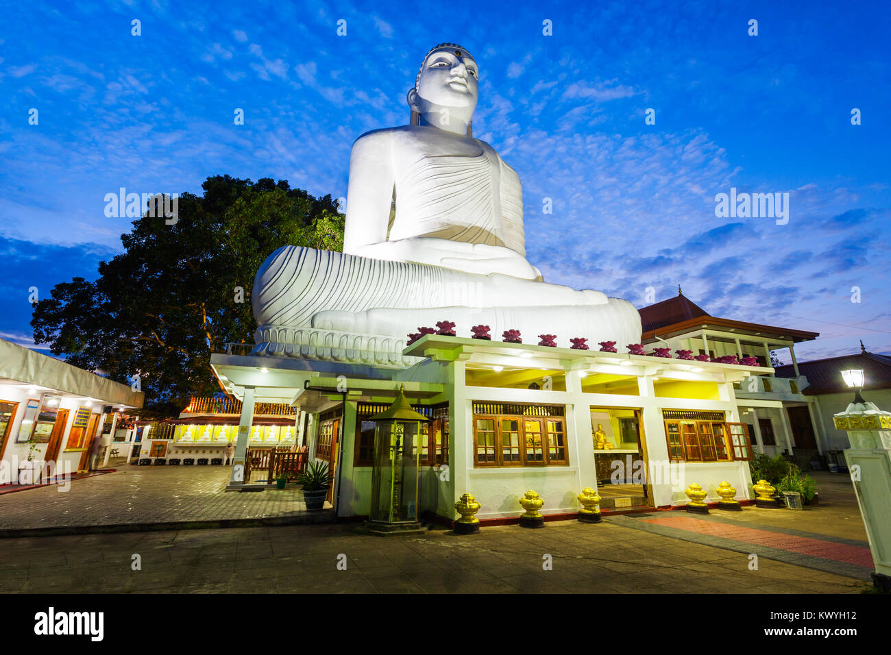 Bahirawa Kanda or Bahirawakanda Vihara Buddha Statue in Kandy, Sri ...