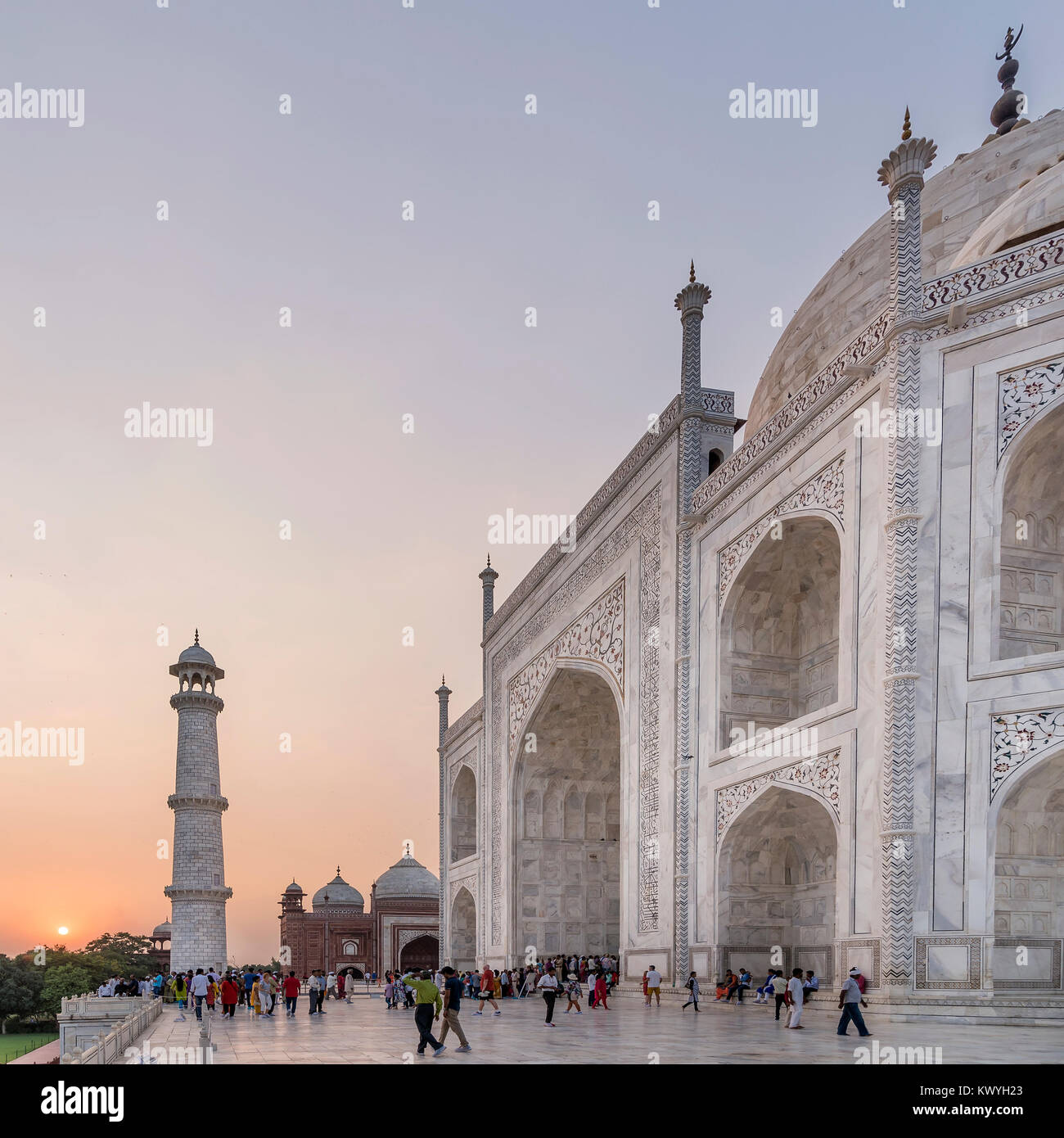 World famous taj mahal hi-res stock photography and images - Alamy