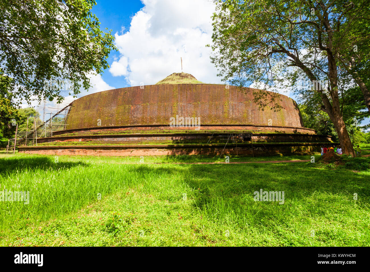 Ancient Yudaganava Rajamaha Viharaya Stupa Temple in Buttala, Sri Lanka ...
