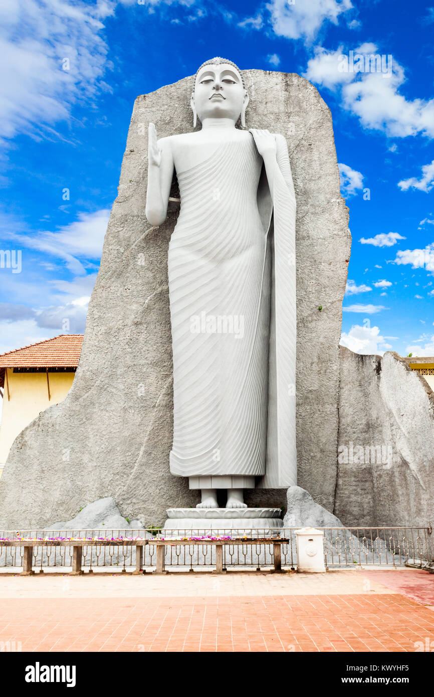 Buddha statue at the Uthpalawanna Sri Vishnu Devalaya Temple in ...
