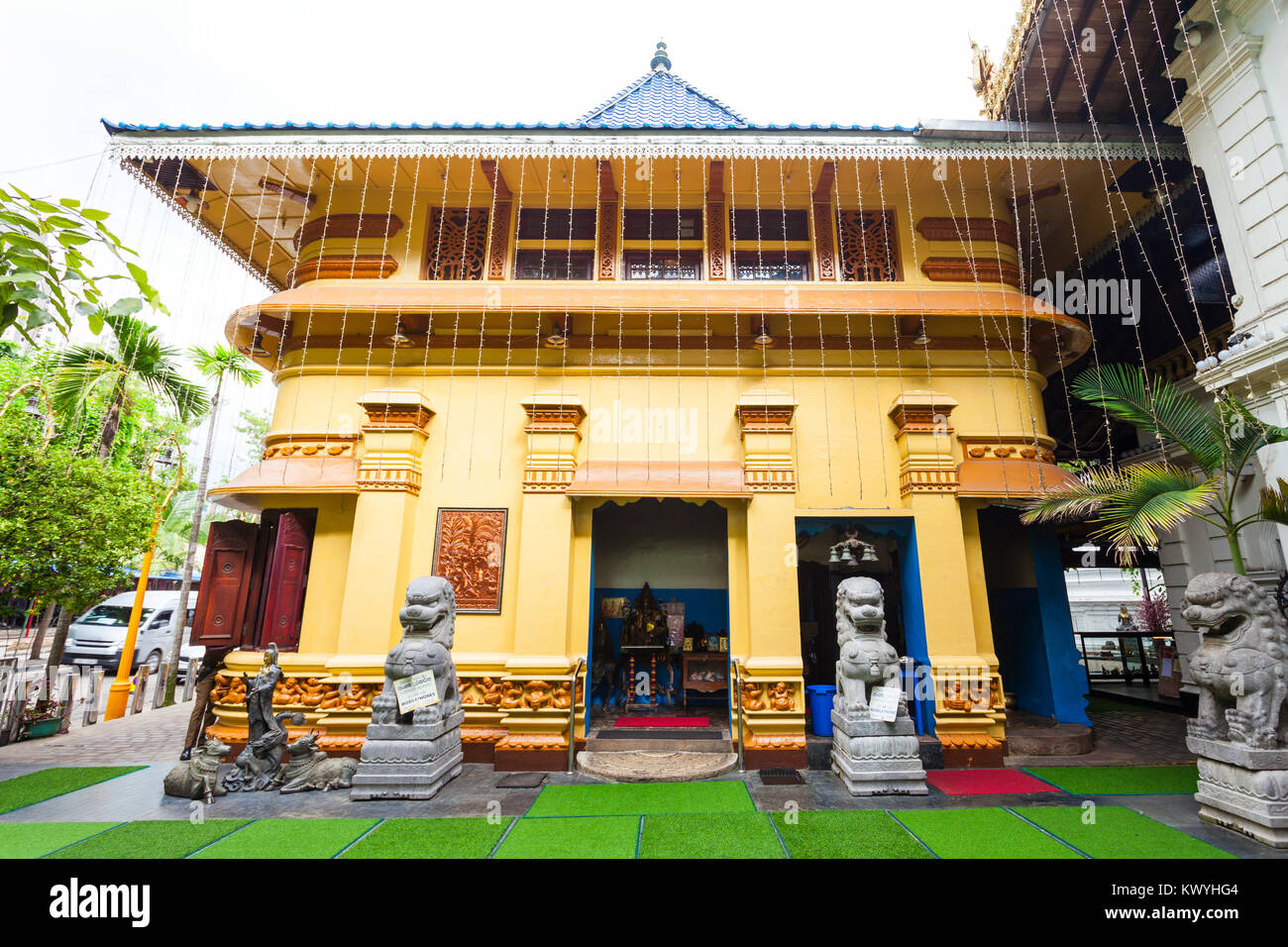 Gangaramaya Temple in Colombo, Sri Lanka. Gangaramaya Temple is a ...