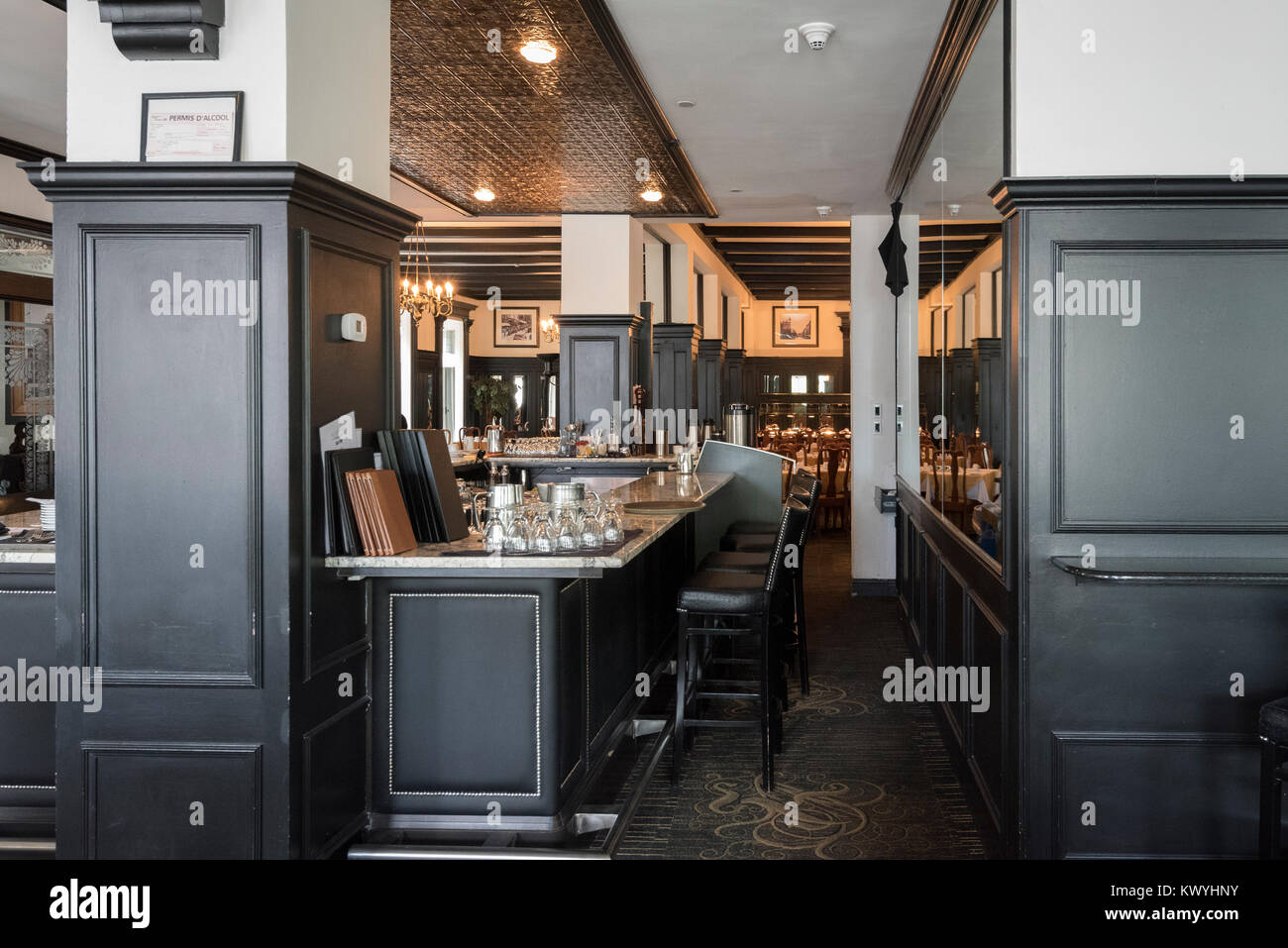 The clarendon bar hi-res stock photography and images - Alamy