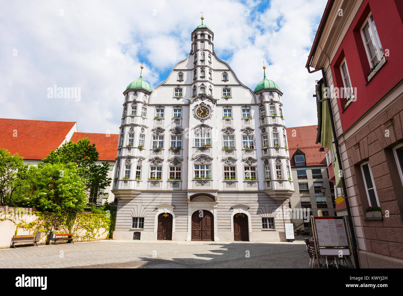 Town Hall or Rathaus in Memmingen city centre. Memmingen is a town in ...