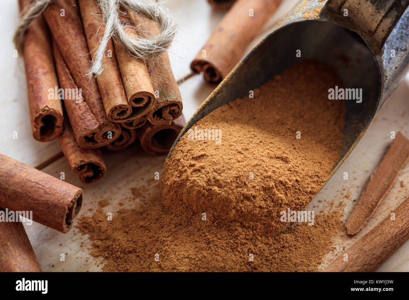 Cinnamon sticks and powder on a wooden surface Stock Photo - Alamy