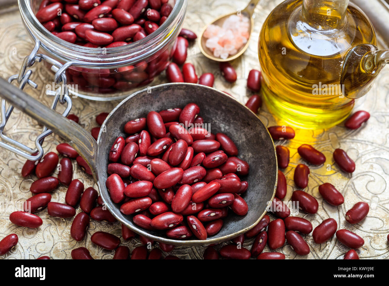 Raw red beans background and a metallic ladle Stock Photo - Alamy