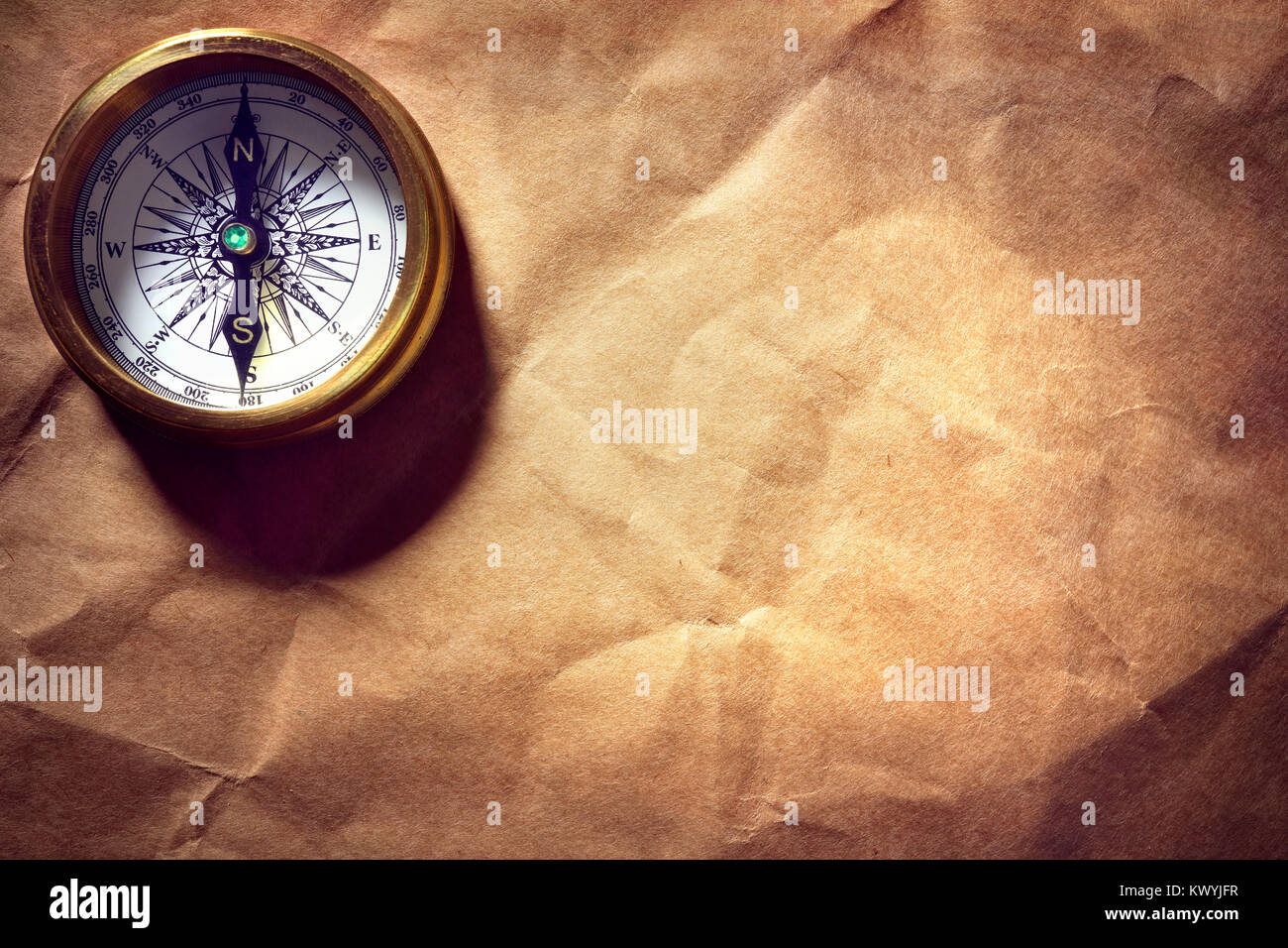 Antique brass compass on map hi-res stock photography and images - Alamy