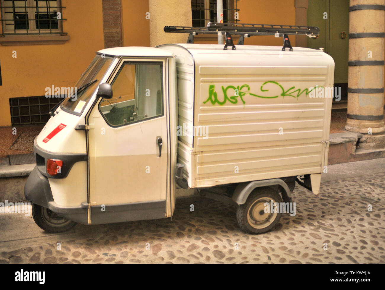 Three wheeled van hi-res stock photography and images - Alamy