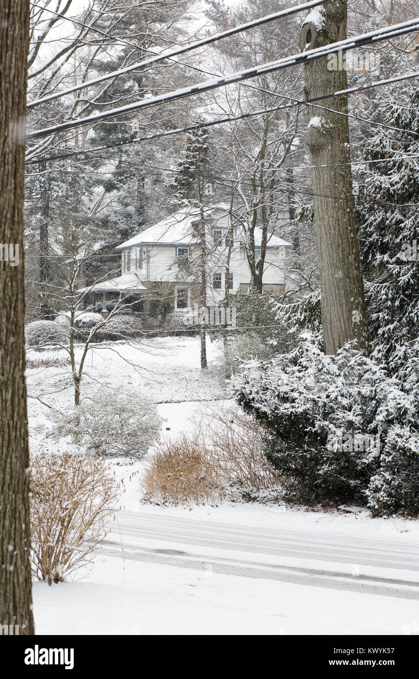 House in the snow Stock Photo - Alamy