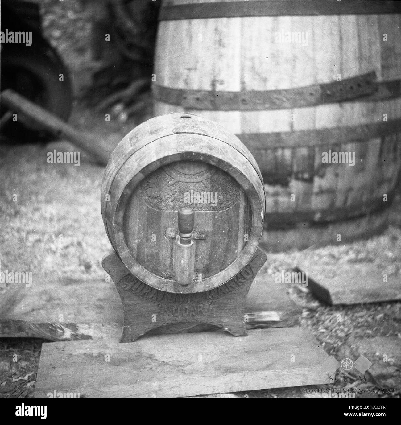 Miniaturni sodček s tremi izlivi, Drašiči 1965 Stock Photo - Alamy