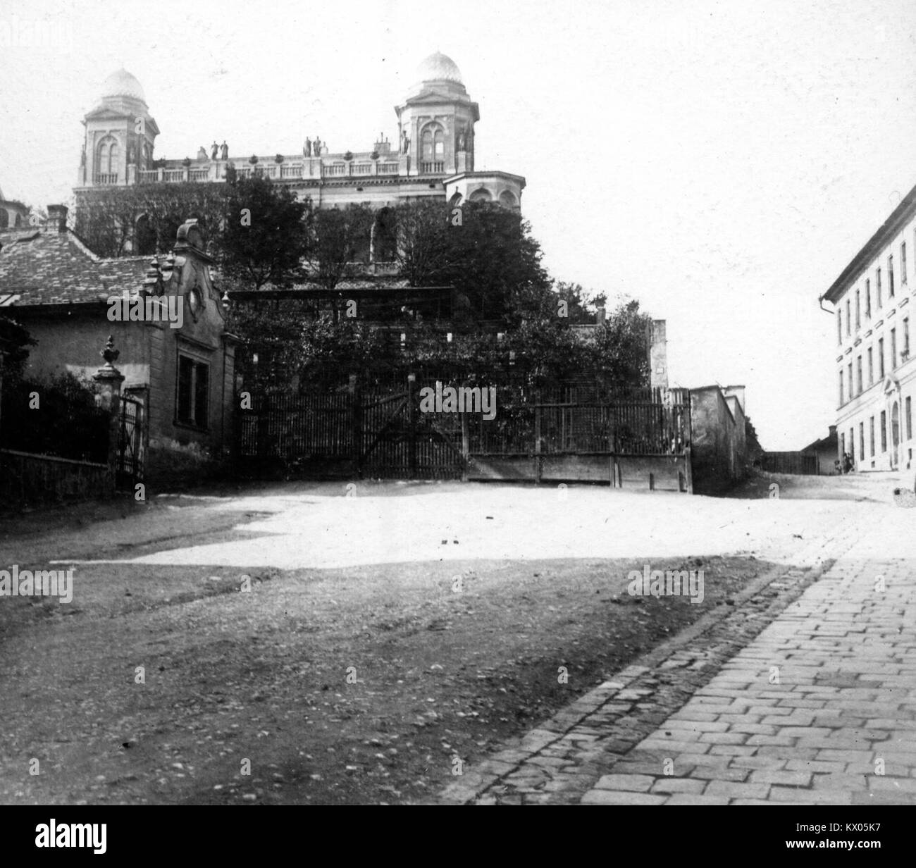 This image shows Mecset Street, with the Gellért Square and the Wagner ...