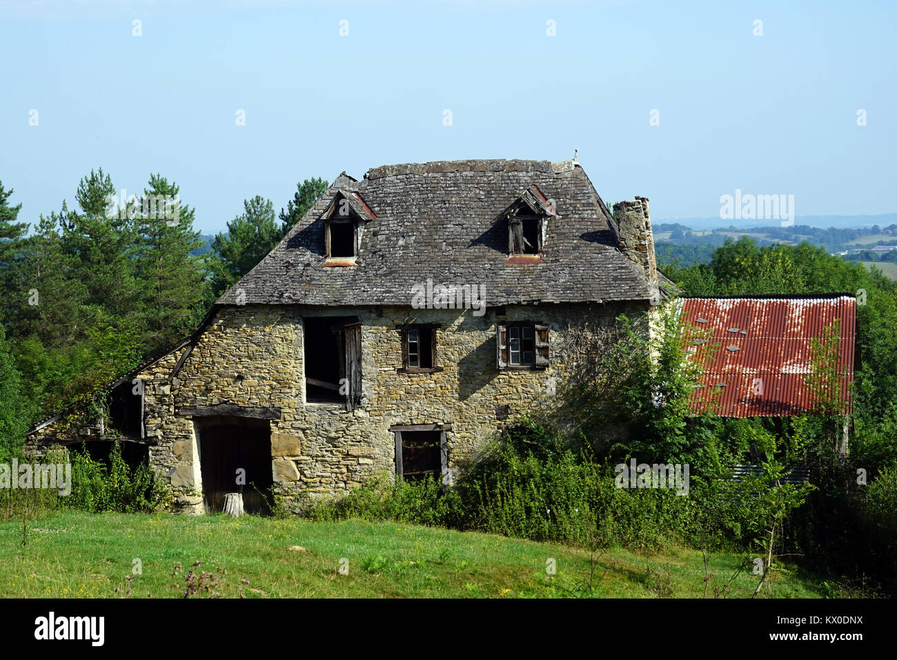 Old ruined farm hi-res stock photography and images - Alamy