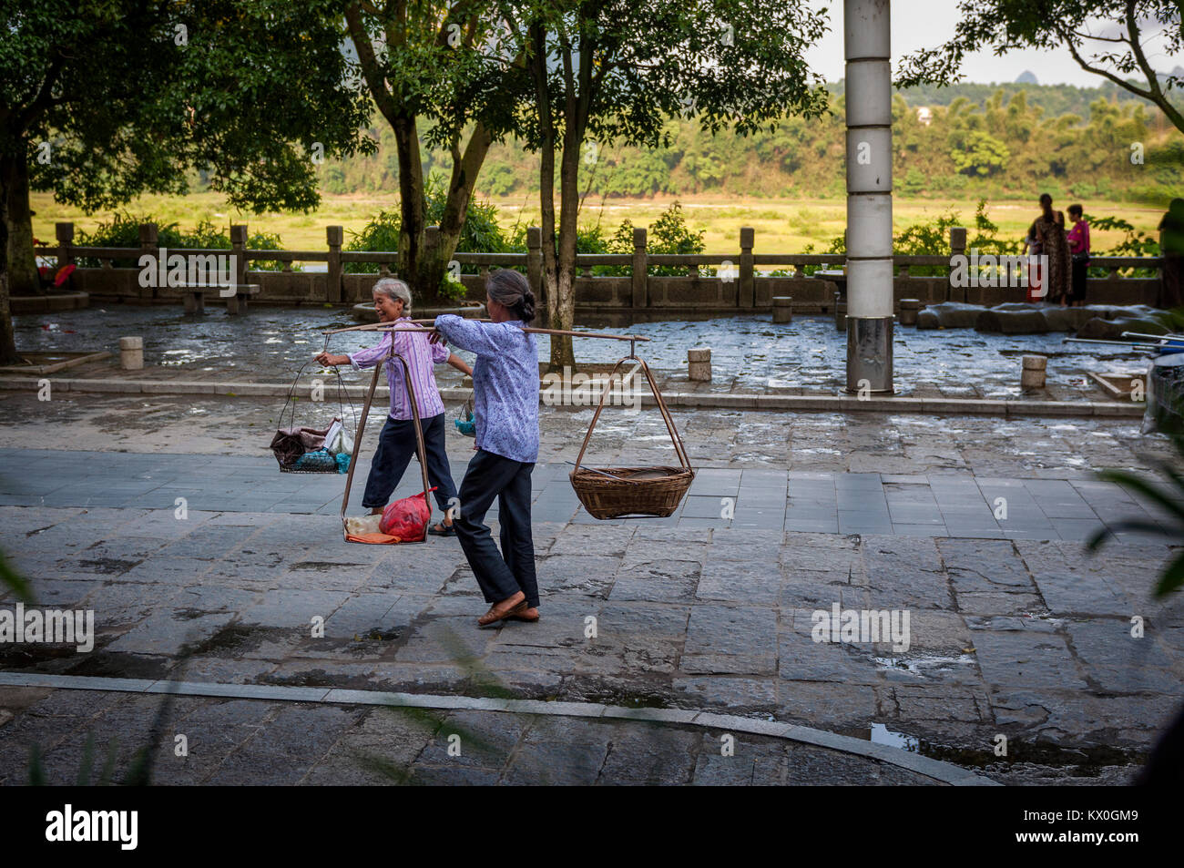 China chinese woman carrying pole hi-res stock photography and images ...