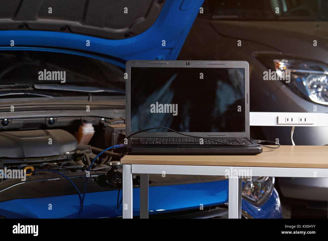 Car engine laptop hi-res stock photography and images - Alamy