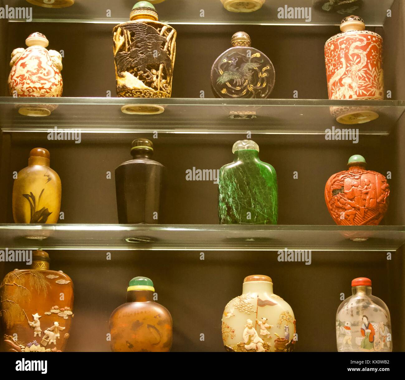 Snuff bottles hi-res stock photography and images - Alamy