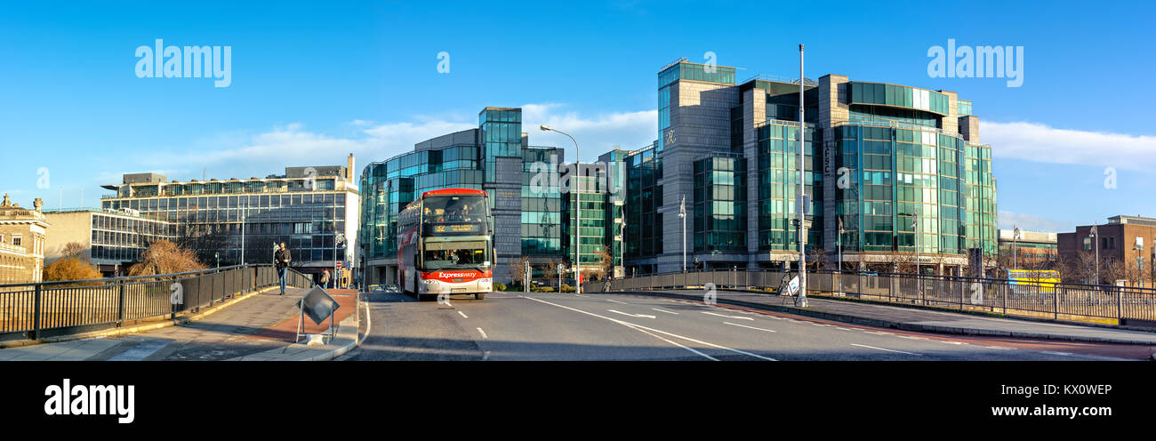 Customs house quays hi-res stock photography and images - Alamy