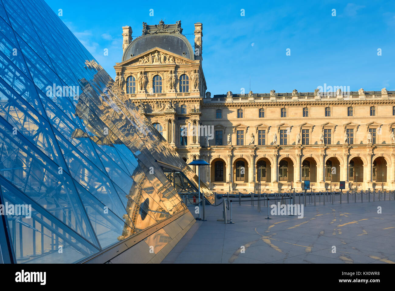 Louvre museum building hi-res stock photography and images - Alamy