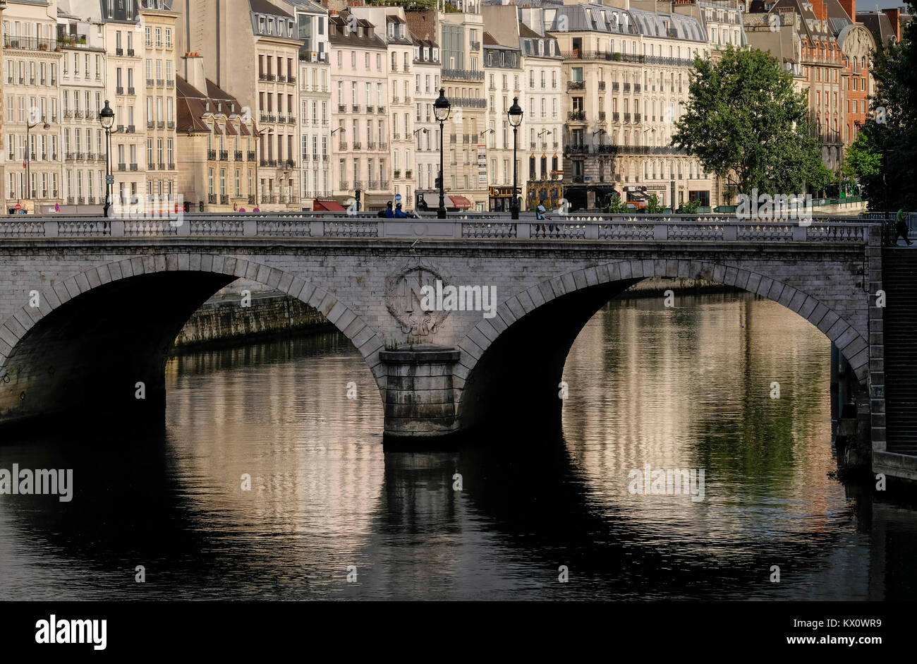 Pont saint michel paris hi-res stock photography and images - Alamy