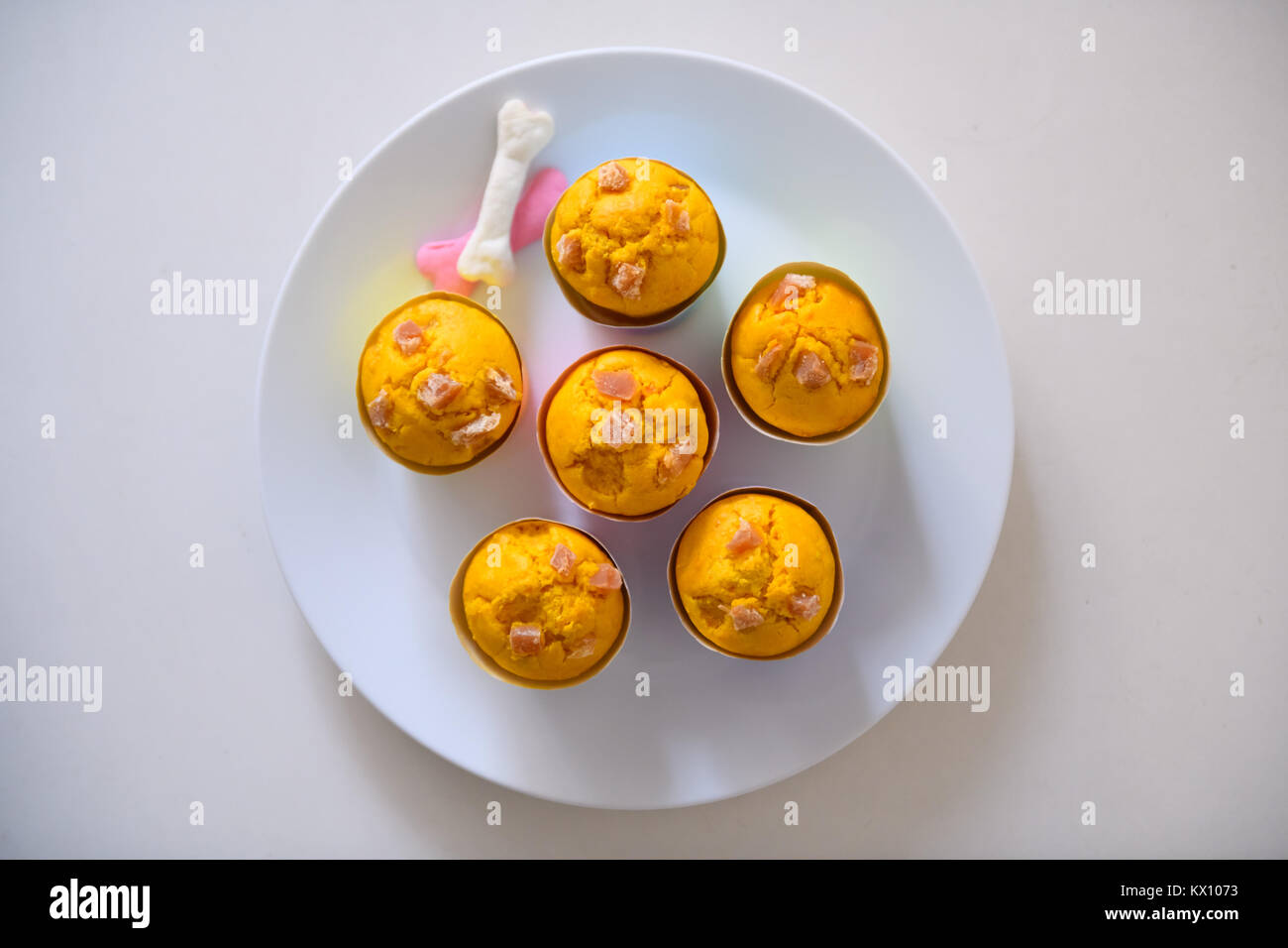 little golden cake Stock Photo - Alamy