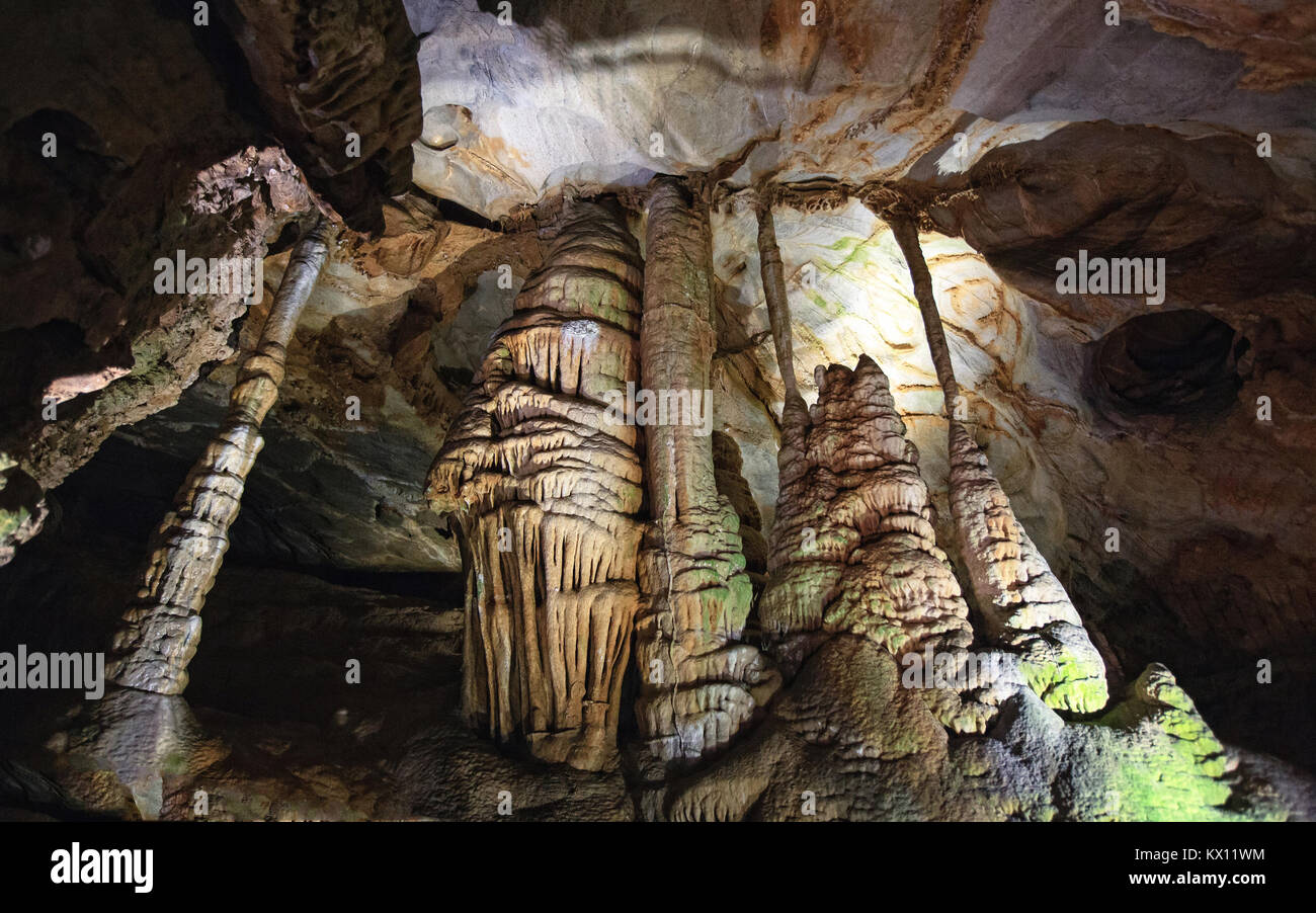 Cave formations in limestone cavern Stock Photo - Alamy
