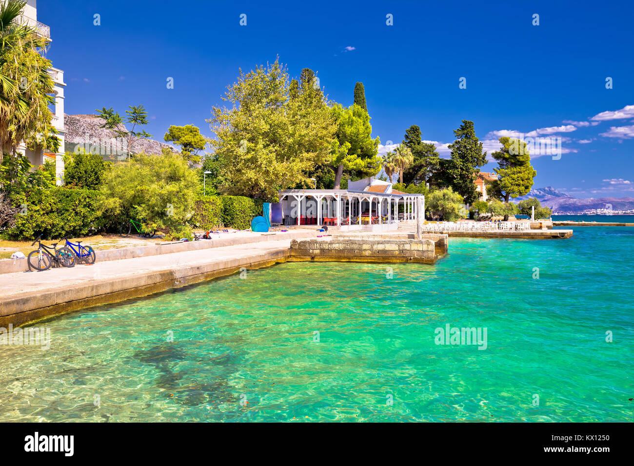 Idyllic turquoise beach in Kastela bay view, Dalmatia region of Croatia ...