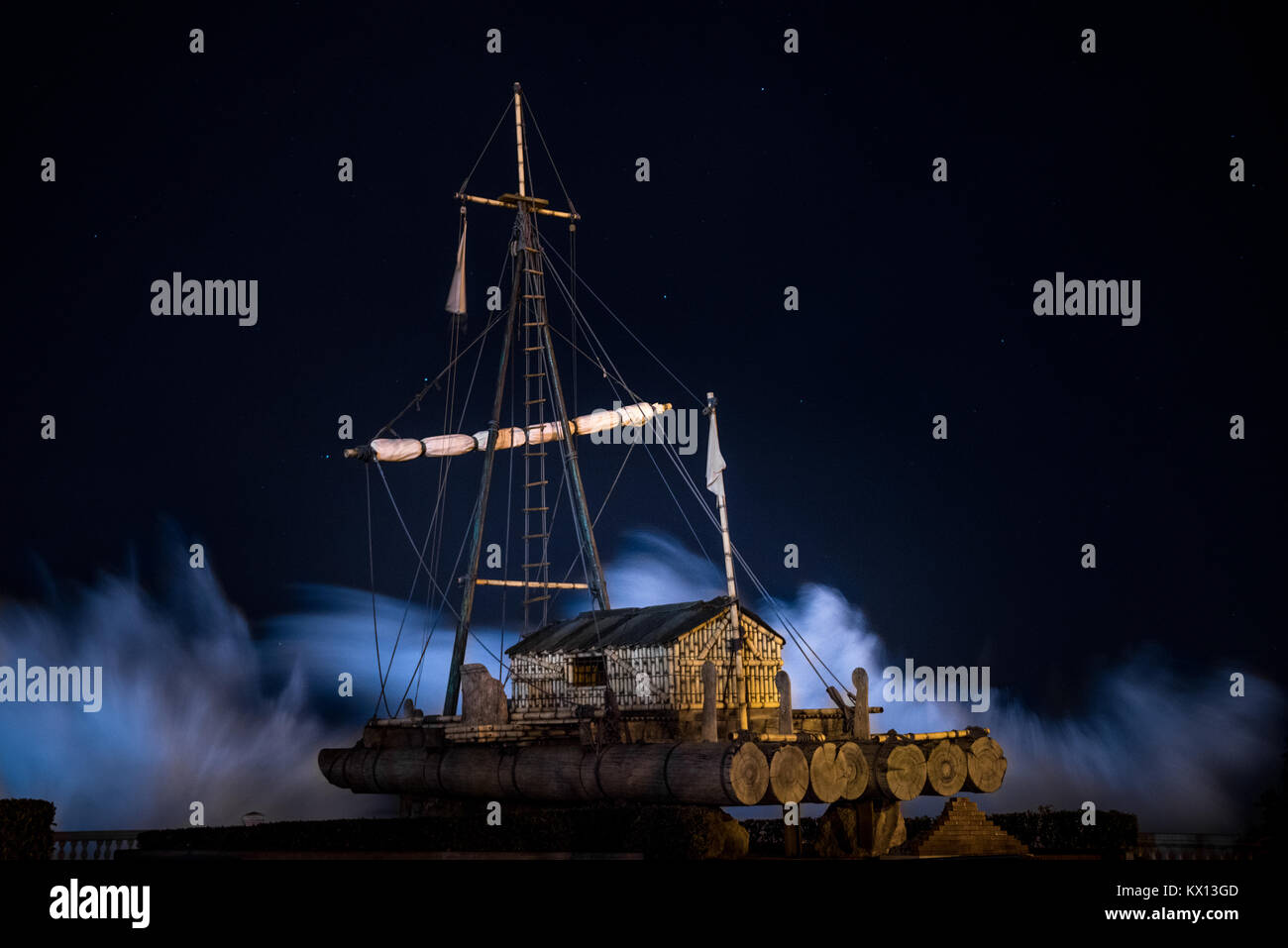 Wooden raft hi-res stock photography and images - Alamy