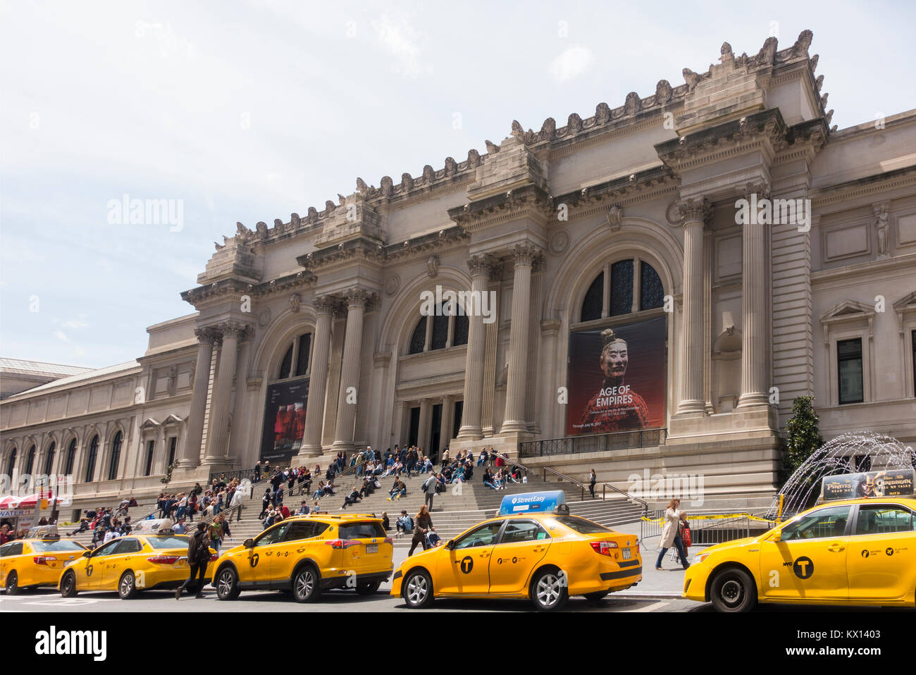 Front entrance metropolitan museum hi-res stock photography and images ...