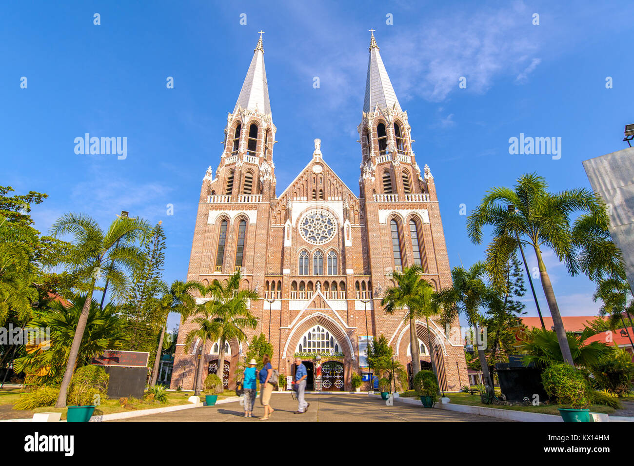Myanmar church hi-res stock photography and images - Alamy