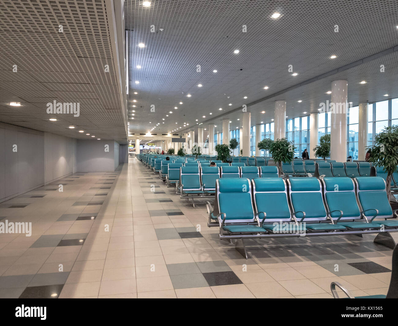 Modern airport terminal interior hi-res stock photography and images ...
