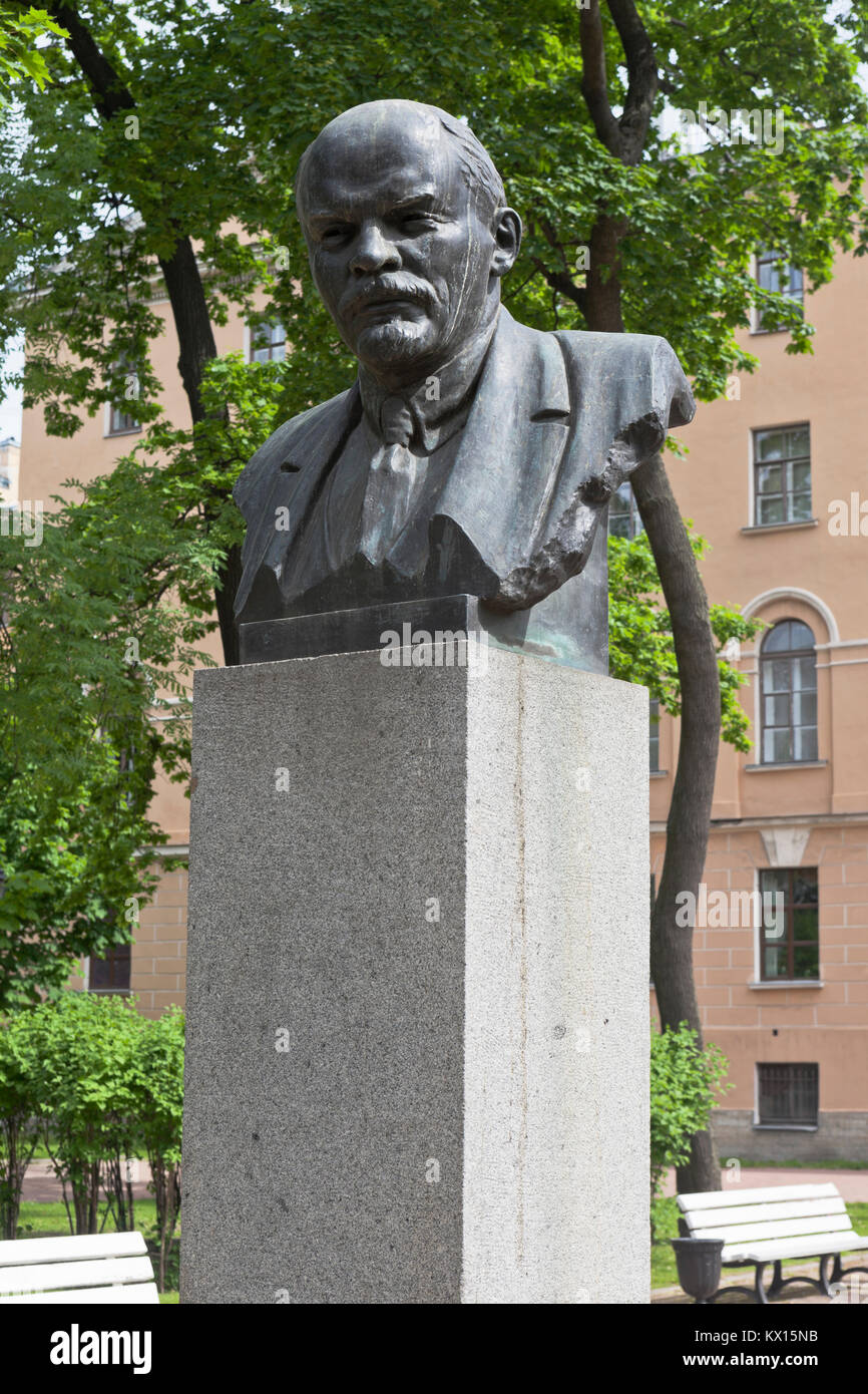 Monument to v i lenin hi-res stock photography and images - Alamy