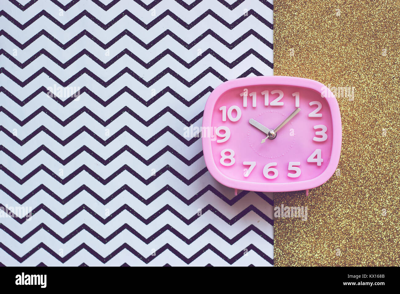 Golden alarm clock note hi-res stock photography and images - Alamy