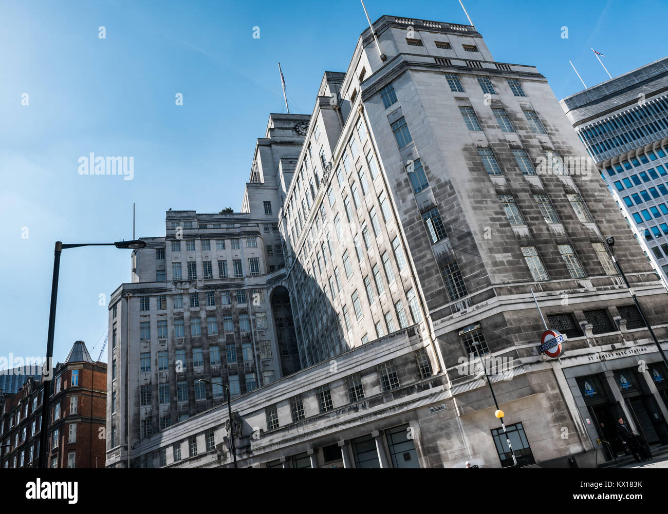 Tfl font hi-res stock photography and images - Alamy